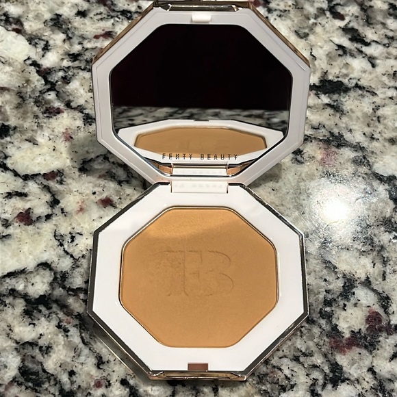 Fenty Beauty | Makeup | Fenty Sun Stalker Warmth Powder Bronzer In ...